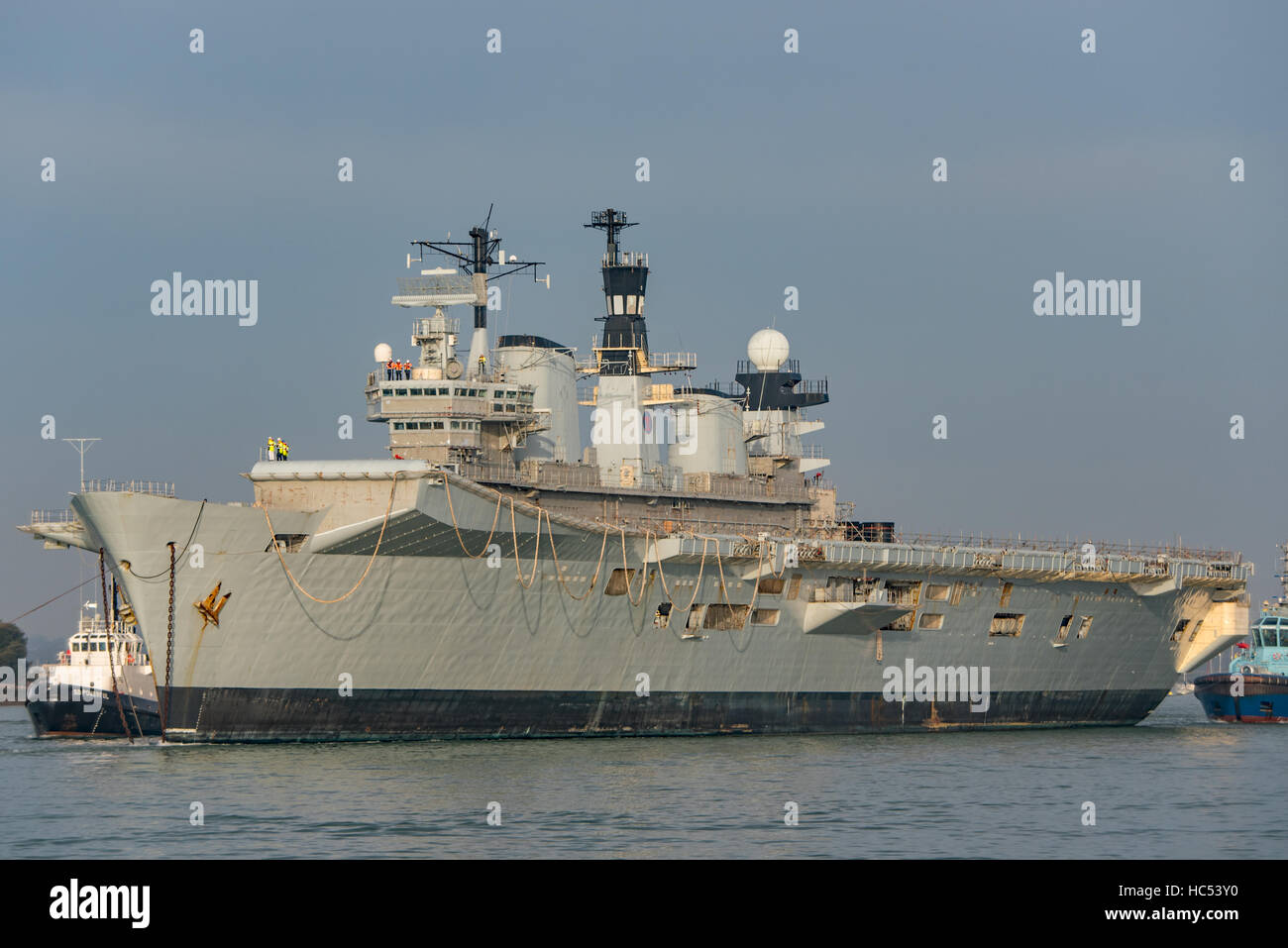 Hms illustrious falklands hi-res stock photography and images - Alamy
