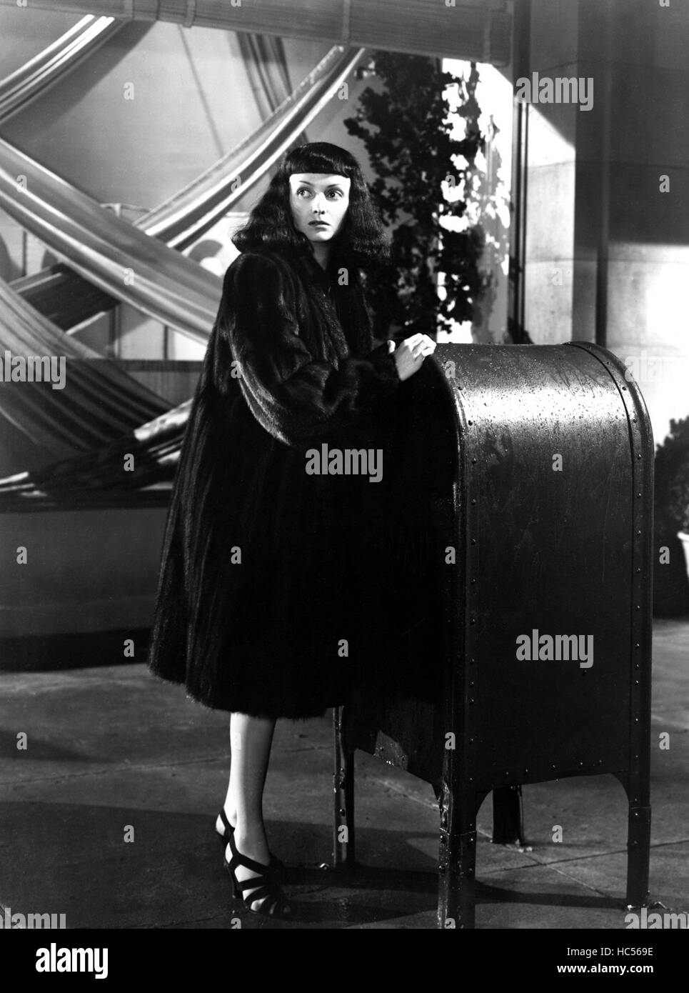 THE SEVENTH VICTIM, Jean Brooks, 1943 Stock Photo - Alamy