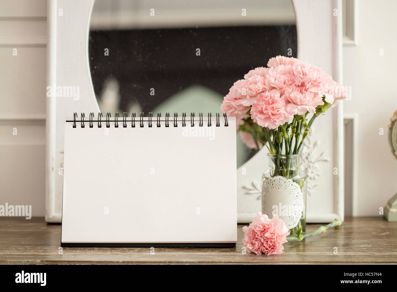 Pink calendar hi-res stock photography and images - Alamy