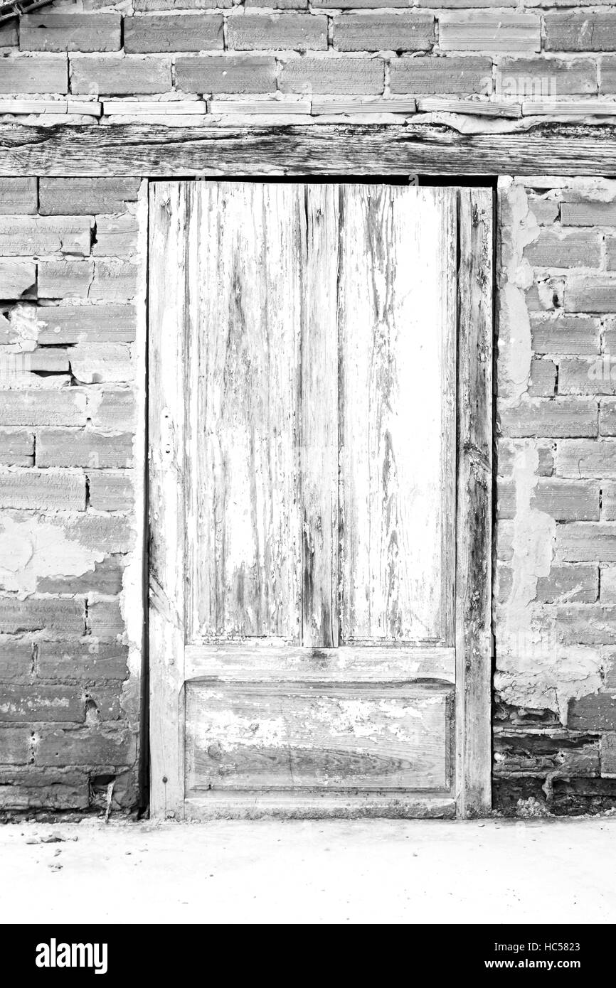 Old oak wooden door Black and White Stock Photos & Images - Alamy