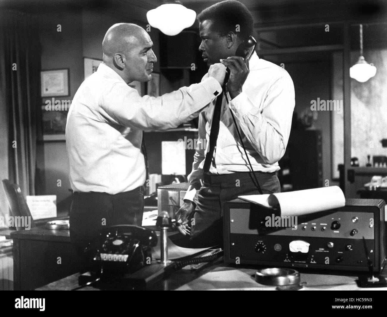 THE SLENDER THREAD, Telly Savalas, Sidney Poitier, 1965 Stock Photo - Alamy