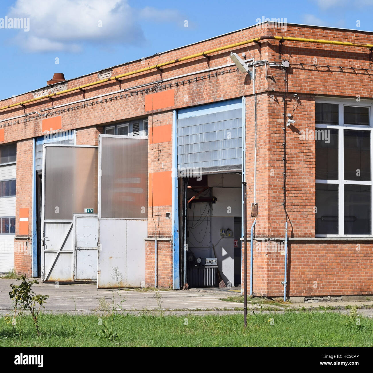 Service station building hi-res stock photography and images - Alamy