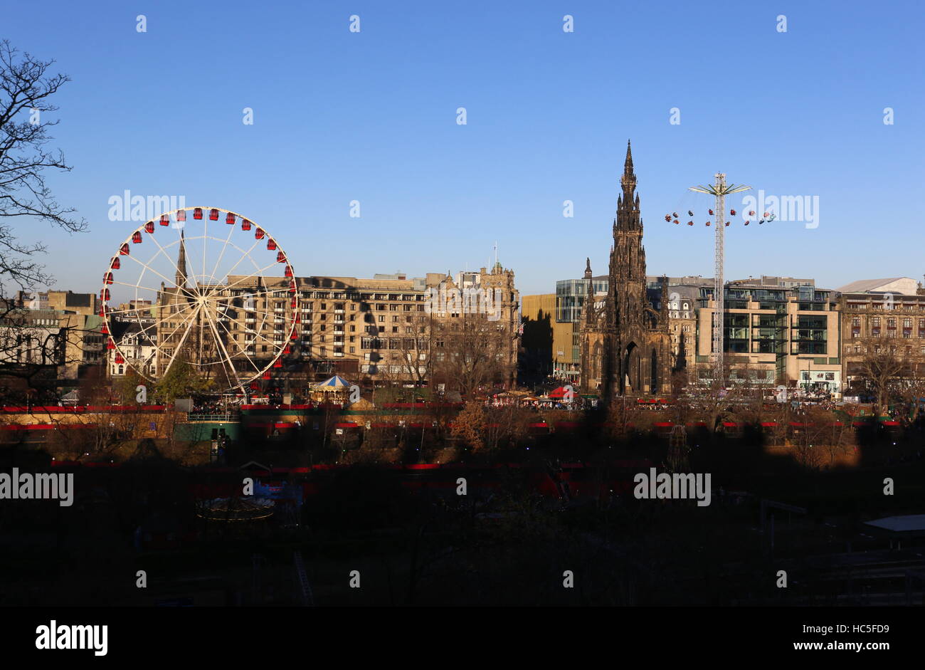 Ferris wheel, Scott Monument and Star Flyer ride Edinburgh Scotland ...