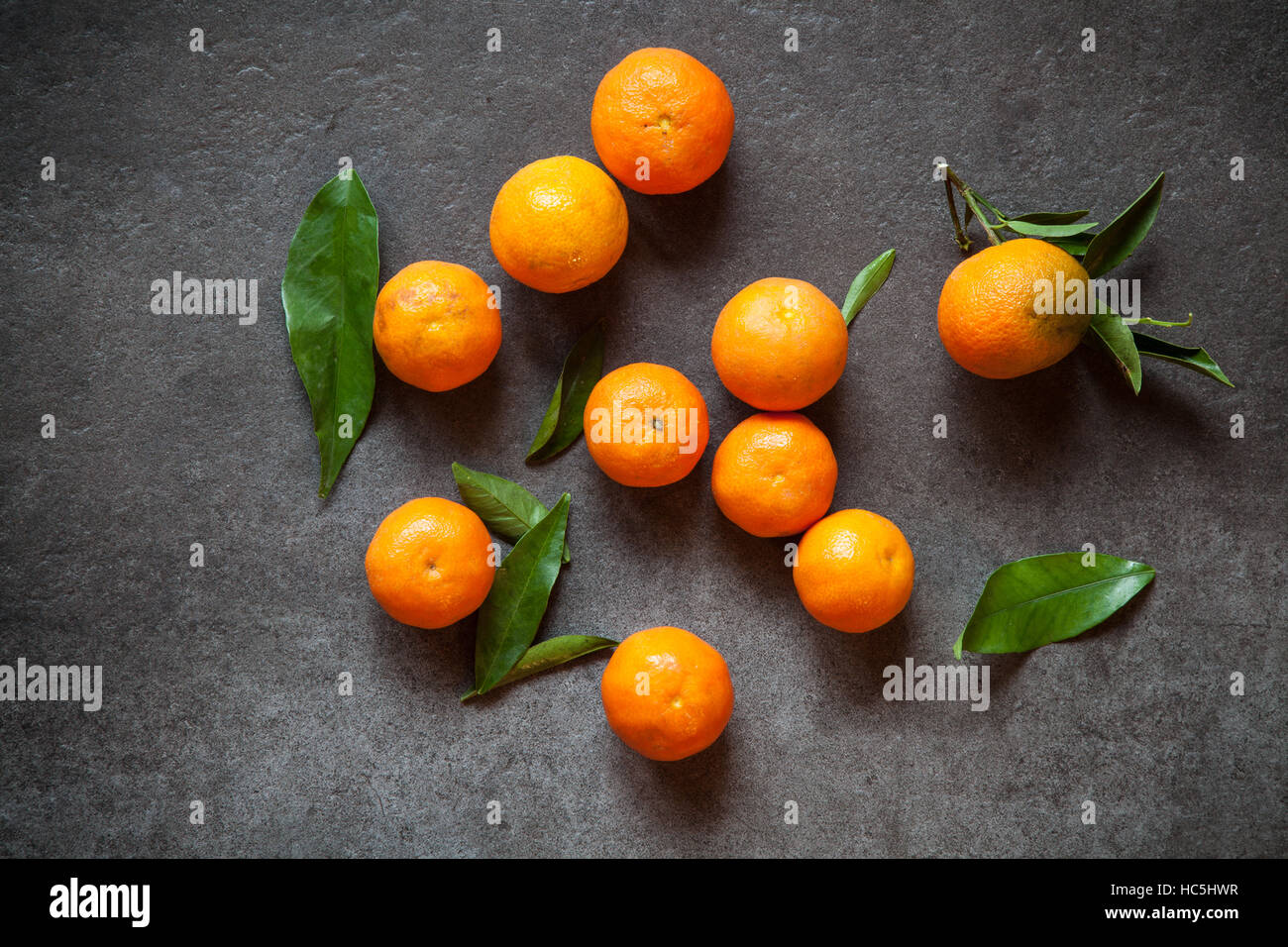 Fresh tangerines with leaves Stock Photo - Alamy