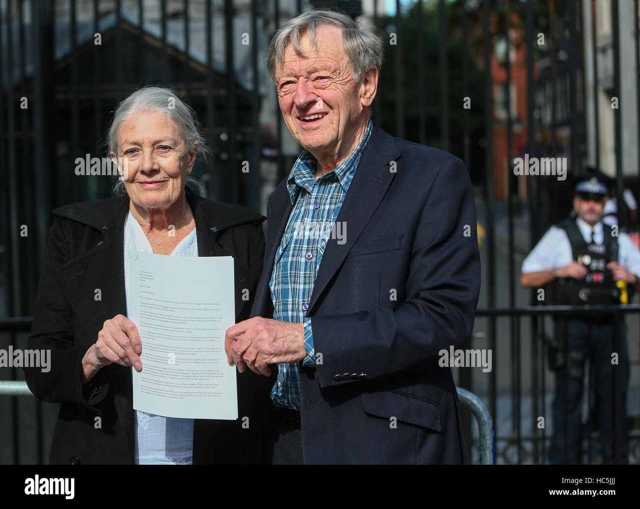 Vanessa Redgrave and Lord Alfred Dubs arrive at Downing Street to hand ...