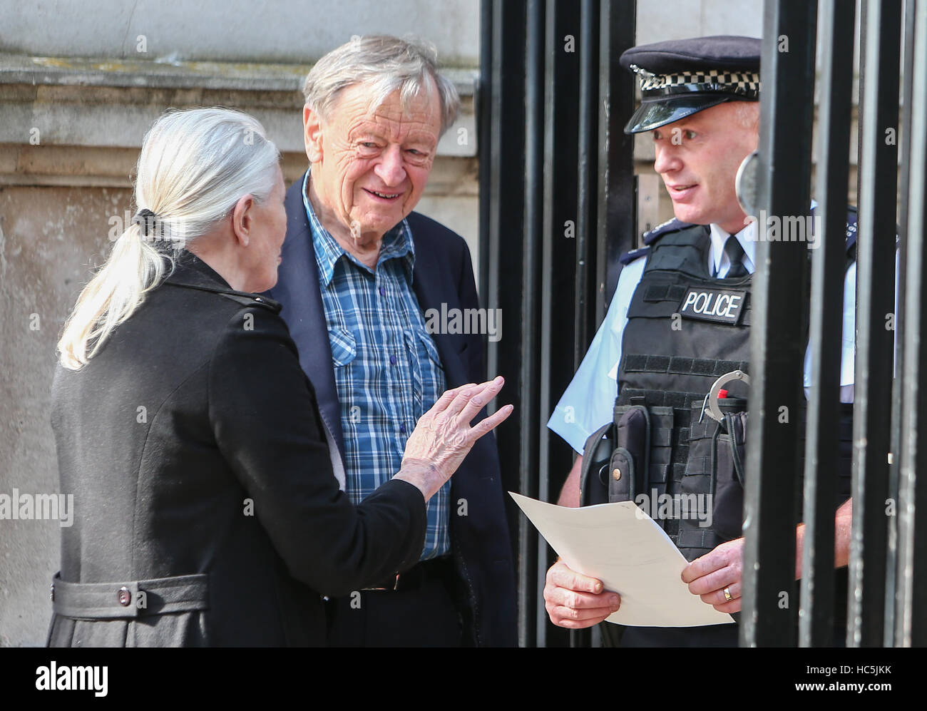 Vanessa Redgrave and Lord Alfred Dubs arrive at Downing Street to hand ...