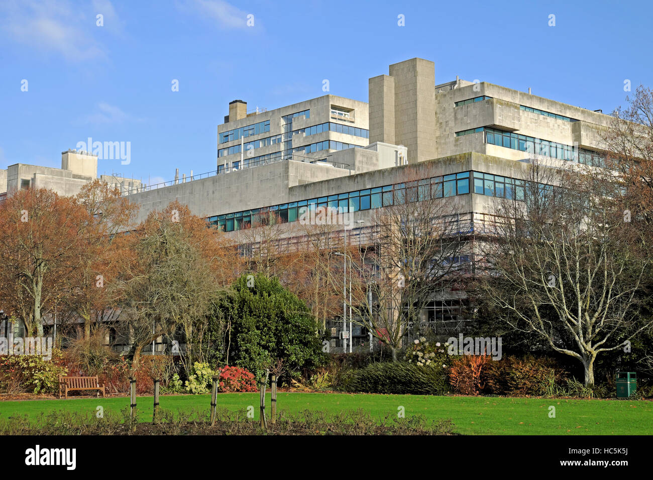 Cardiff University Biosciences Building viewed from Alexandra Gardens ...