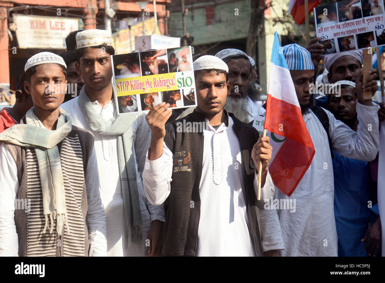 Kolkata, India. 07th Dec, 2016. Indian Muslim men take parts with ...