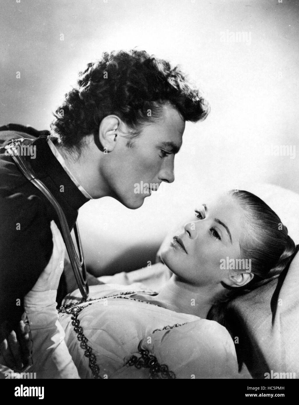 ROMEO AND JULIET, Laurence Harvey, Susan Shentall, 1954 Stock Photo - Alamy