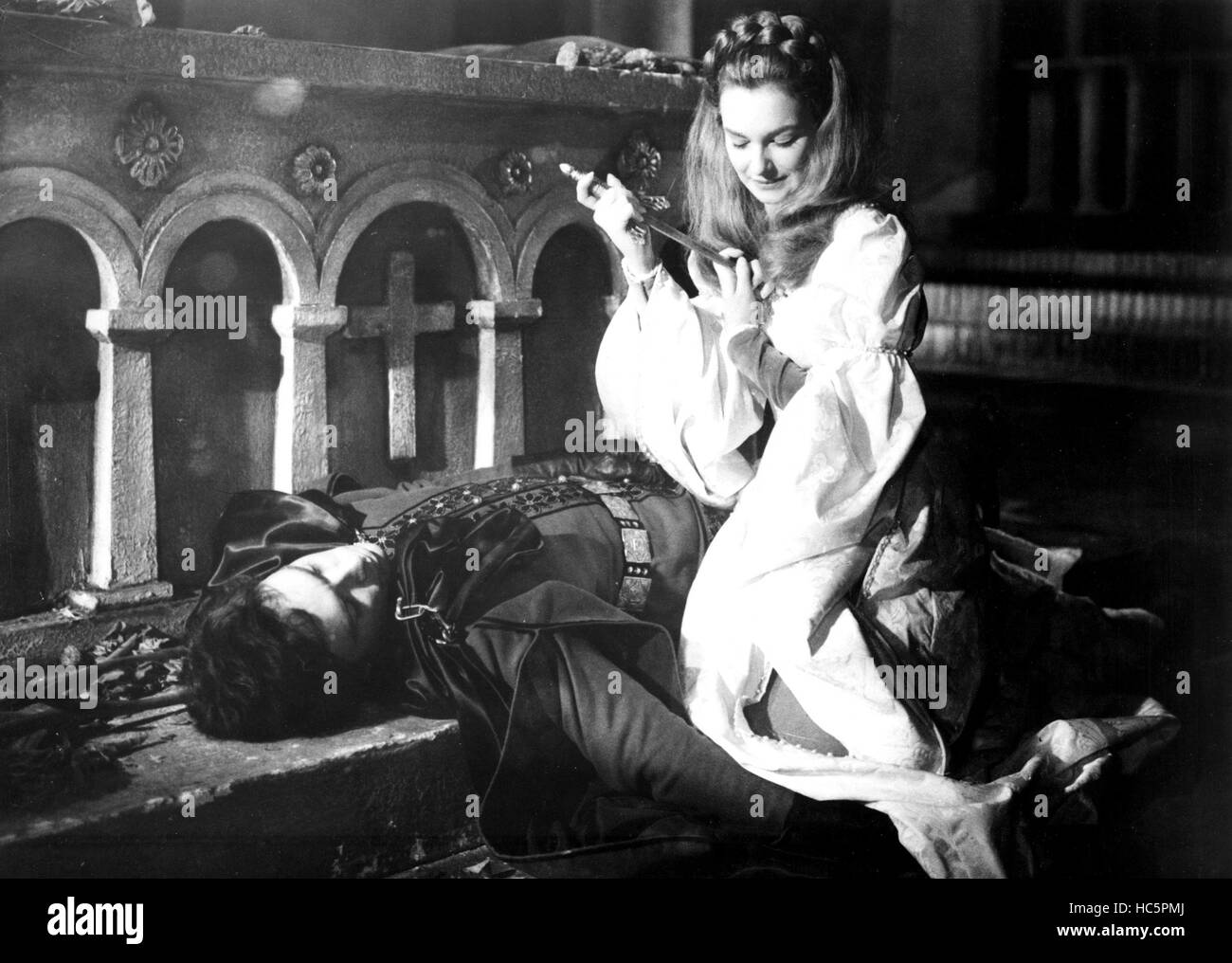 ROMEO AND JULIET, Laurence Harvey, Susan Shentall, 1954 Stock Photo - Alamy
