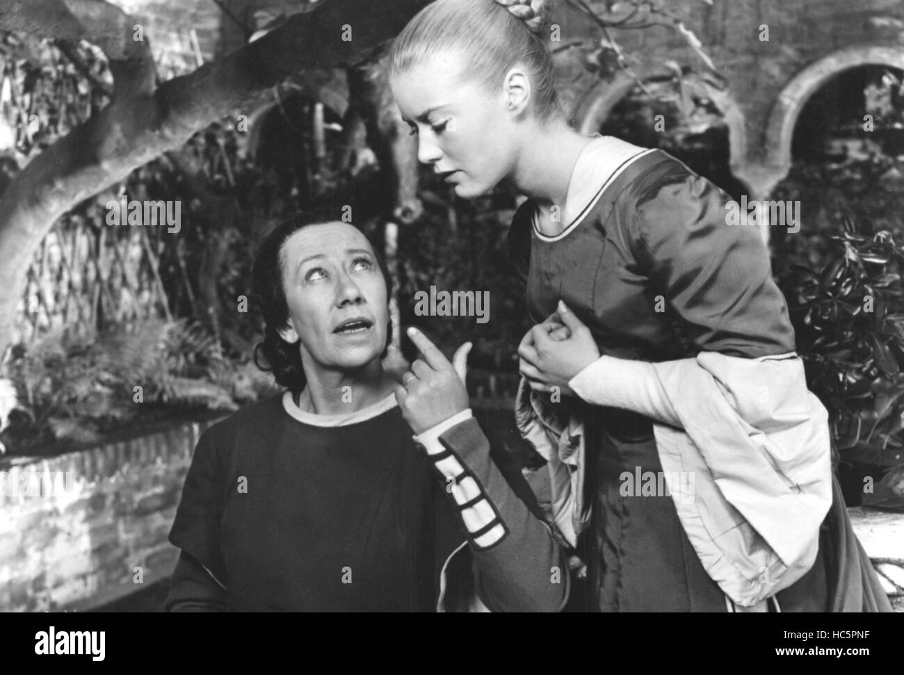 ROMEO AND JULIET, Flora Robson, Susan Shentall, 1954 Stock Photo - Alamy