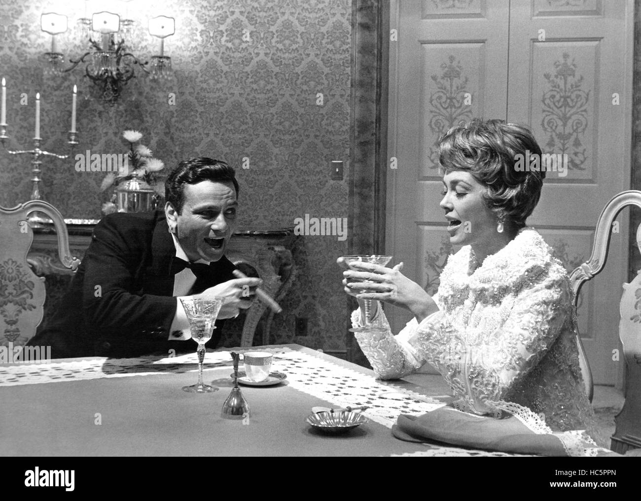 ROBIN AND THE 7 HOODS, Peter Falk, Barbara Rush, 1964 Stock Photo - Alamy