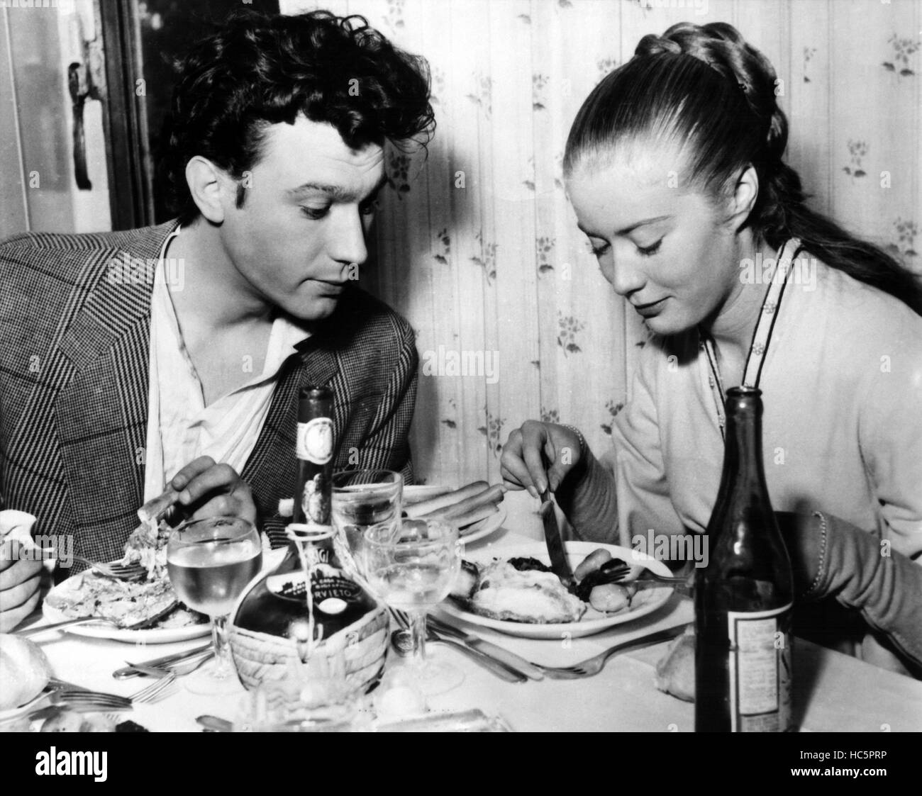 ROMEO AND JULIET, Laurence Harvey, Susan Shentall, 1954 Stock Photo - Alamy
