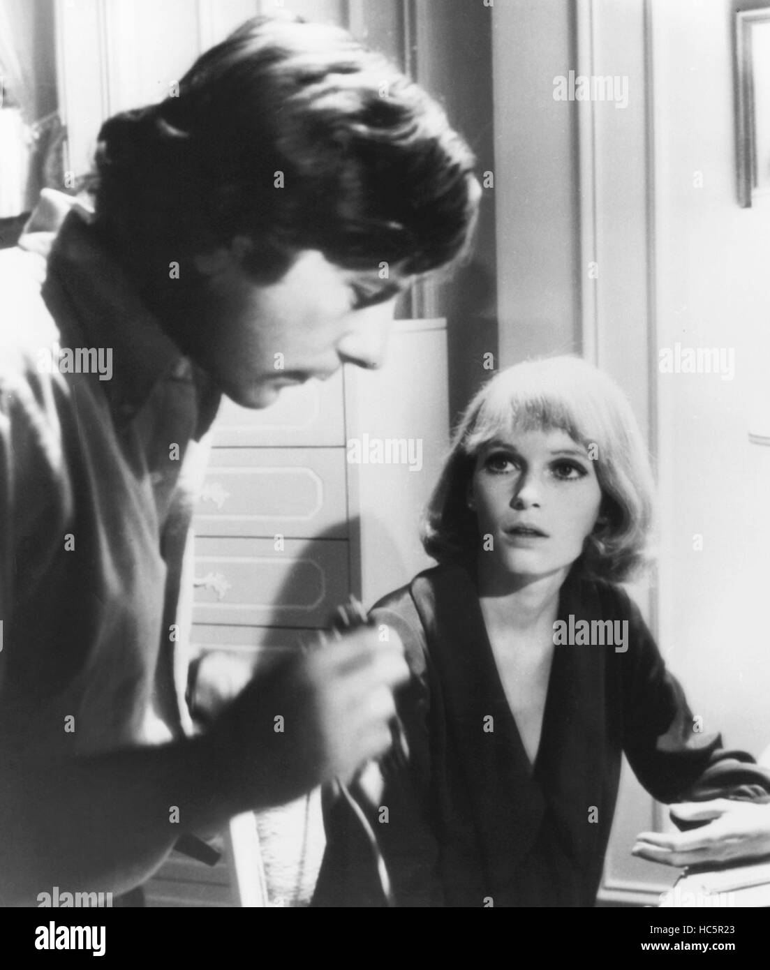 ROSEMARY'S BABY, from left: director Roman Polanski, Mia Farrow on set, 1968 Stock Photo - Alamy