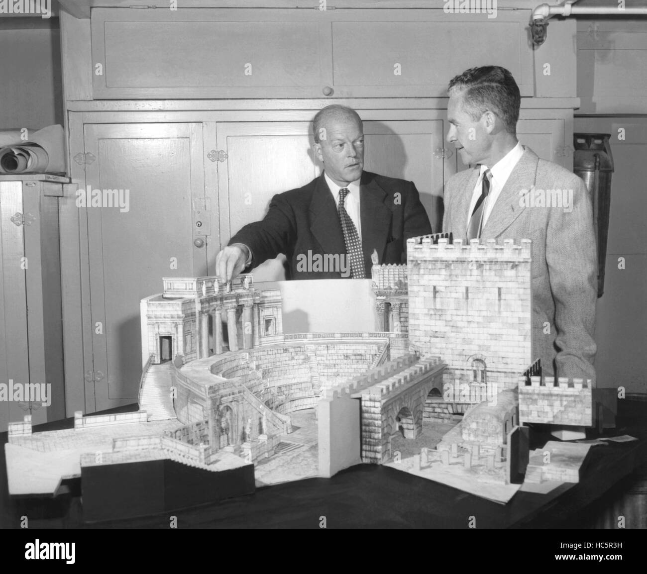 THE ROBE, from left: producer Frank Ross, art director Lyle Wheeler ...