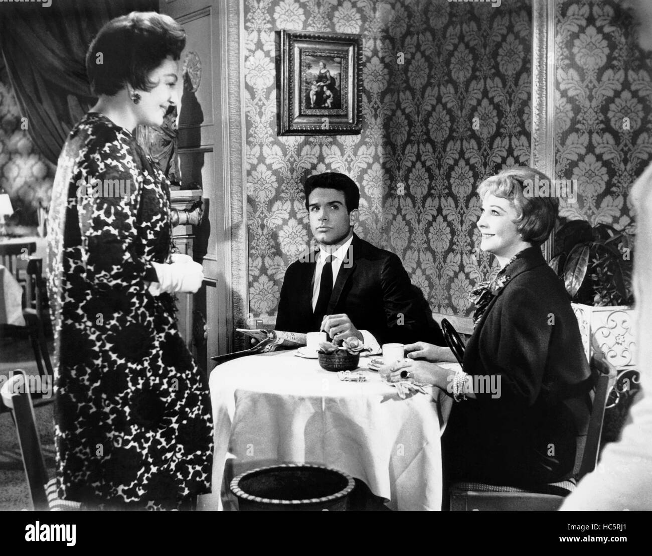 THE ROMAN SPRING OF MRS. STONE, from left, Coral Browne, Warren Beatty ...