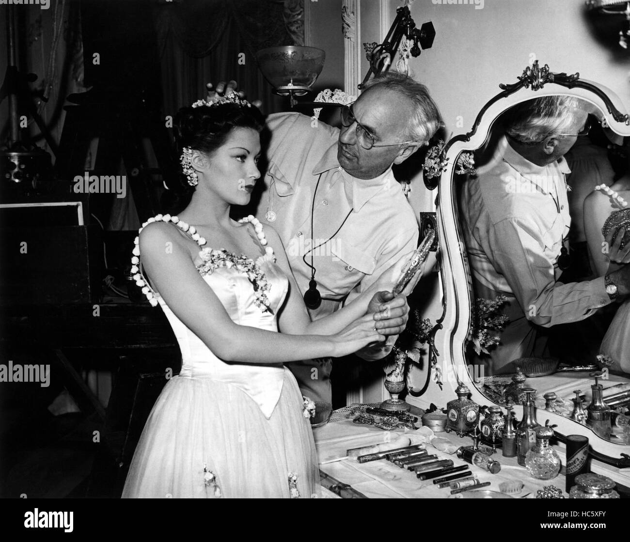 SALOME, WHERE SHE DANCED, Yvonne De Carlo with cameraman Hal Mohr on ...