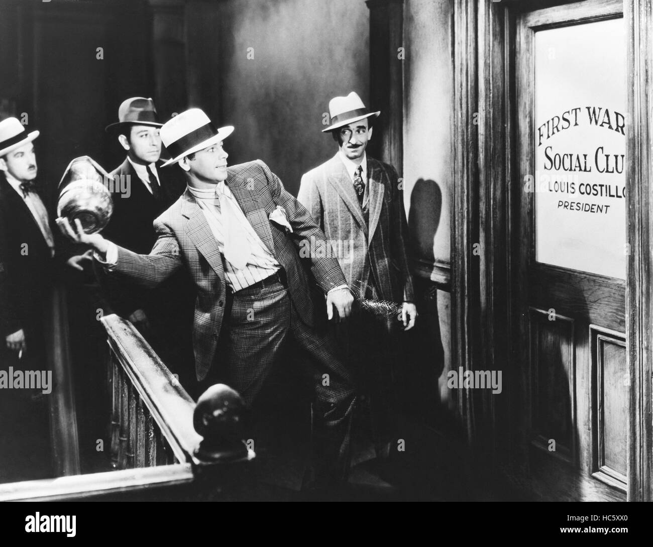 SCARFACE, from left: Vince Barnett, George Raft, Paul Muni, Osgood ...