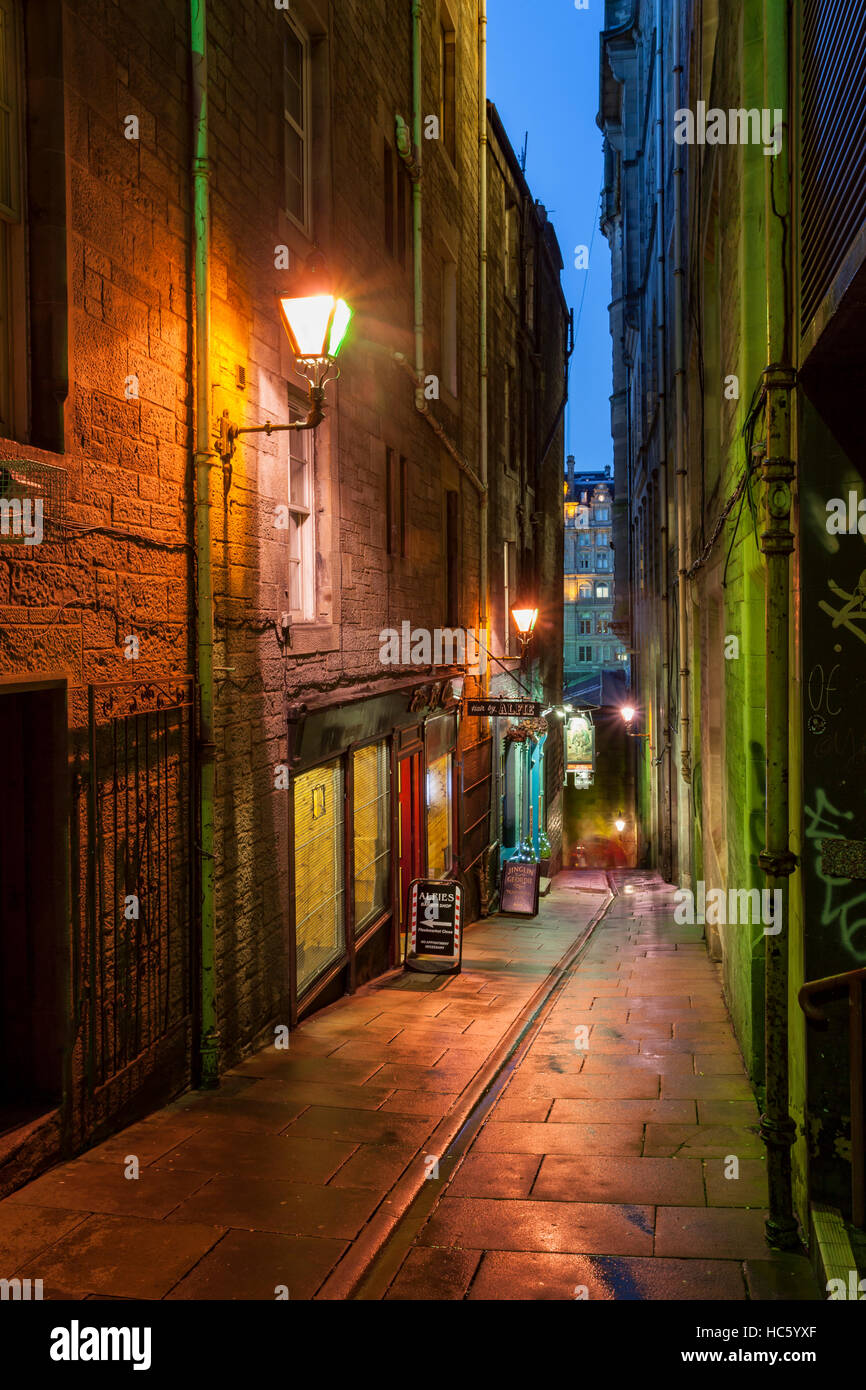 Edinburgh old town night hi-res stock photography and images - Alamy