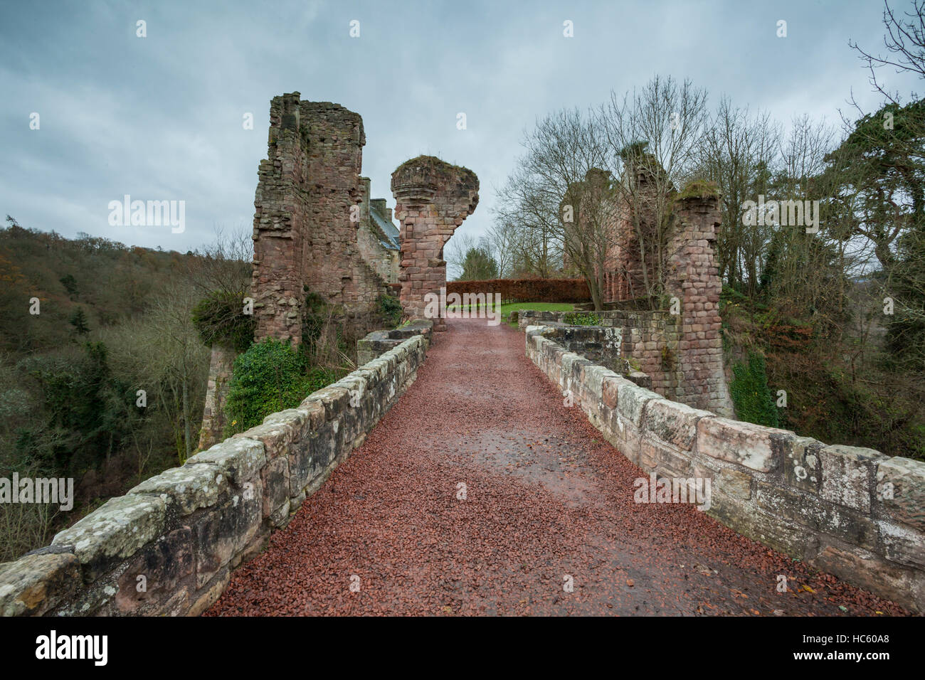 Scottish castle ruins hi-res stock photography and images - Alamy