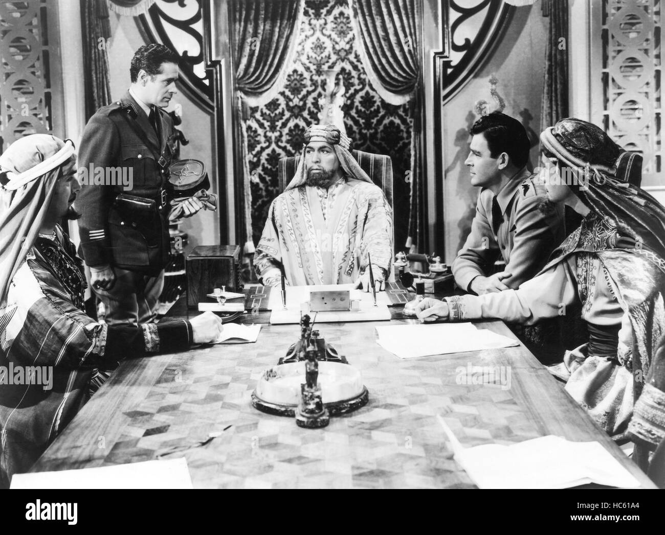 SECRET SERVICE IN DARKEST AFRICA, Duncan Renaldo (standing left ...