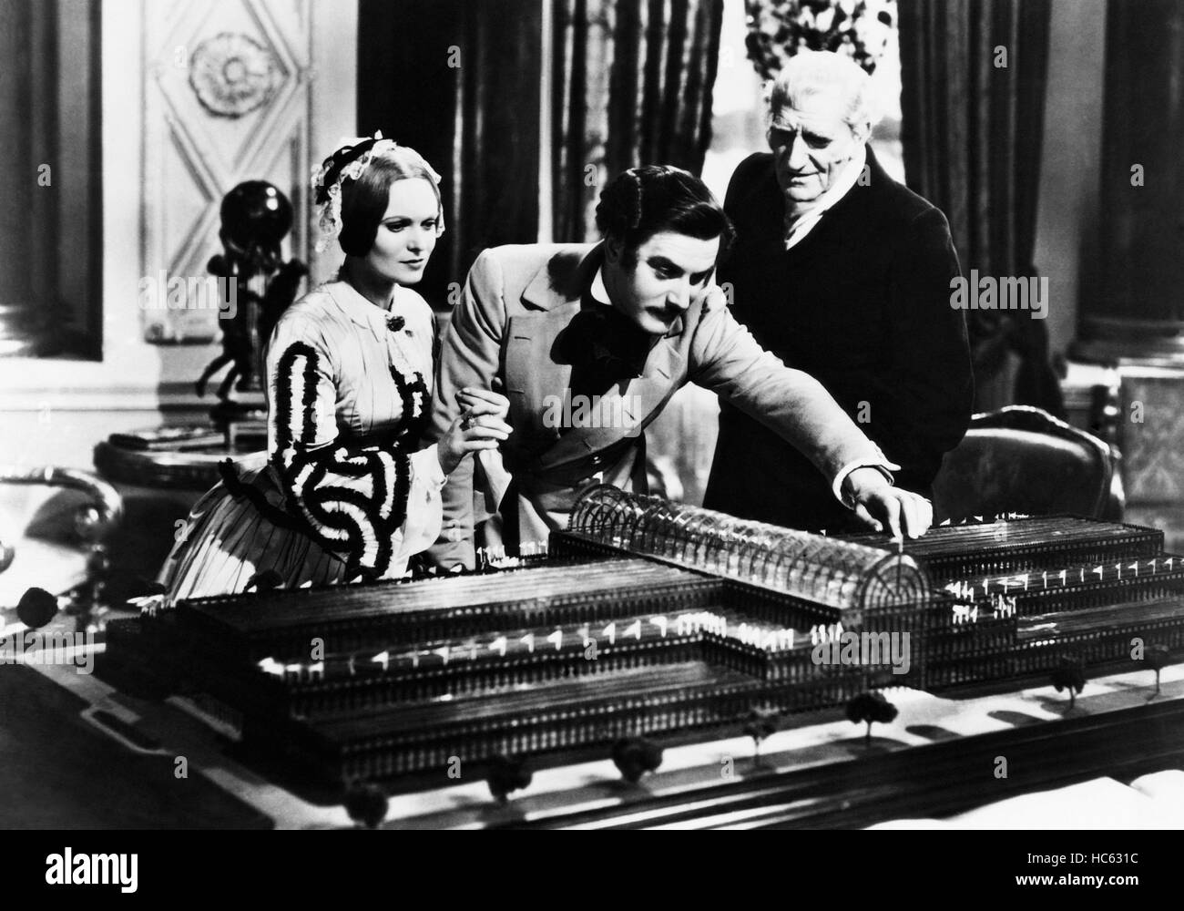 SIXTY GLORIOUS YEARS, (aka QUEEN OF DESTINY), from left: Anna Neagle as ...