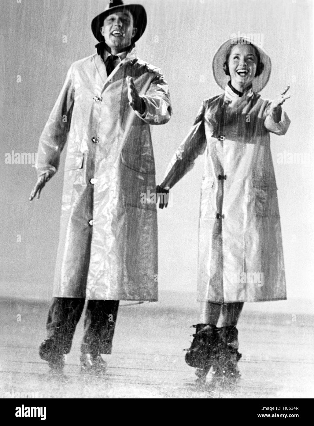 SINGIN' IN THE RAIN, Gene Kelly and Debbie Reynolds, 1952 Stock Photo ...