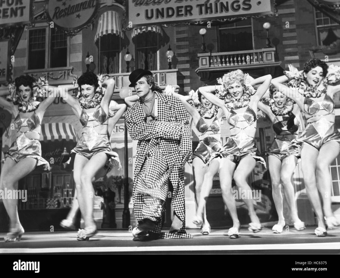 SINGIN' IN THE RAIN, Gene Kelly (center), 1952 Stock Photo - Alamy