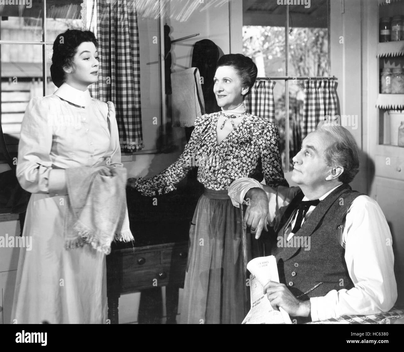 SISTER KENNY, from left: Rosalind Russell, Beulah Bondi, Charles Dingle ...