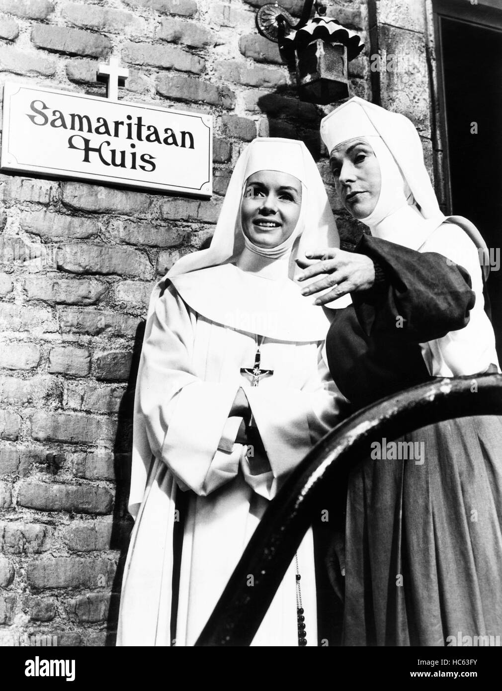 THE SINGING NUN, from left: Debbie Reynolds, Agnes Moorehead, 1966 Stock Photo - Alamy