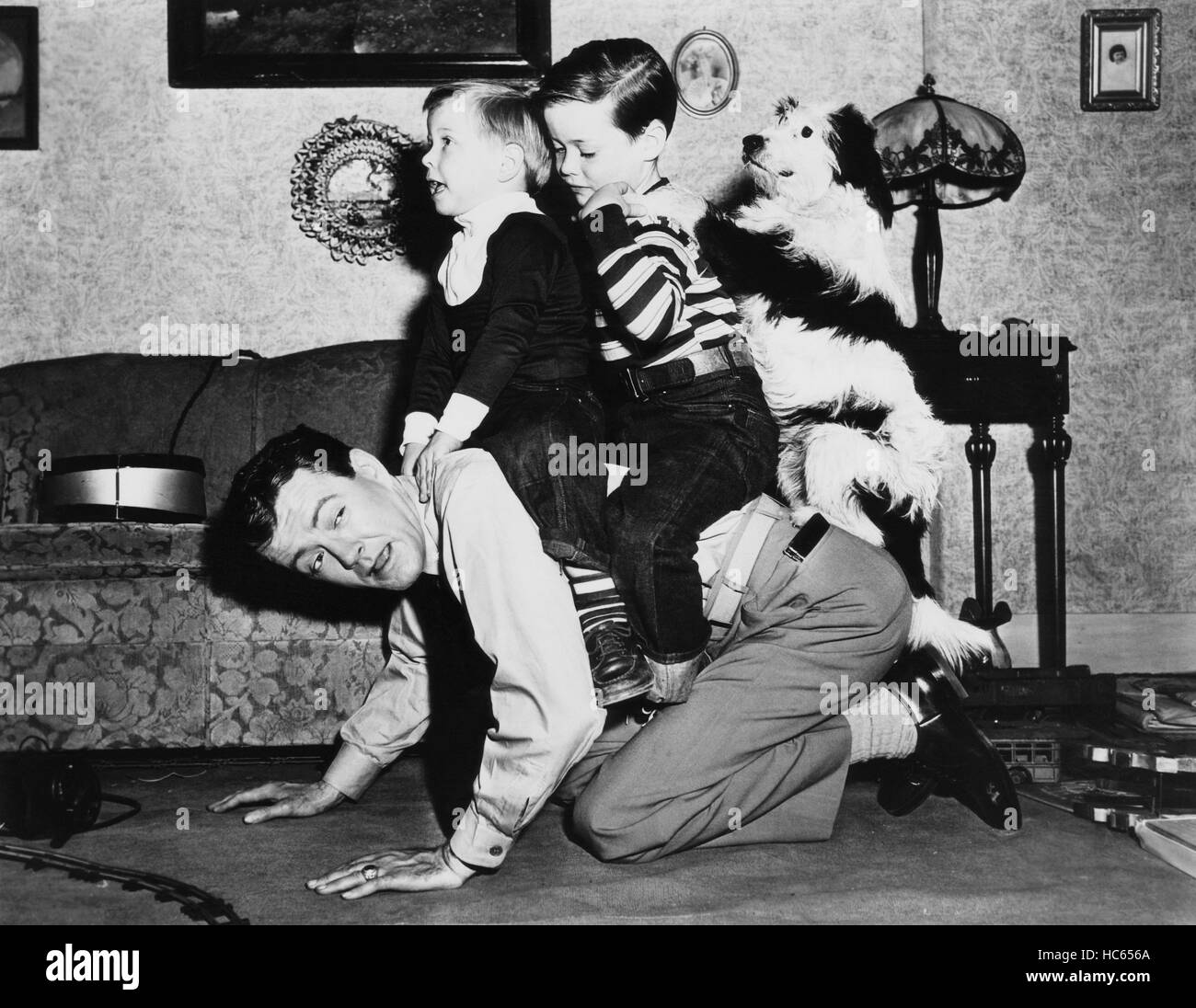THE SKIPPER SURPRISED HIS WIFE, Robert Walker (bottom), Tommy Myers ...
