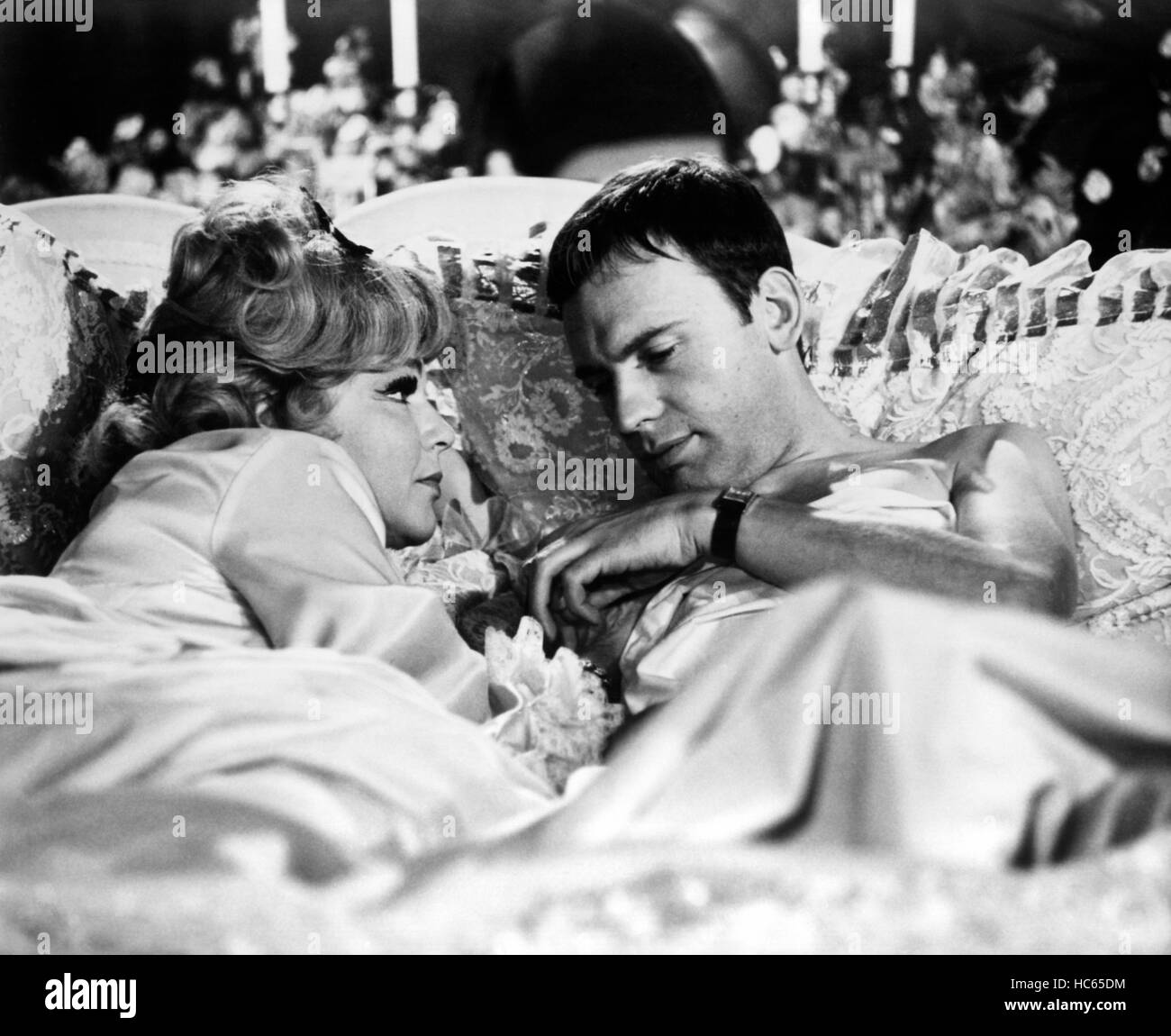 SLEEPING CAR MURDER, (aka COMPARTIMENT TUEURS), Simone Signoret, Jean ...