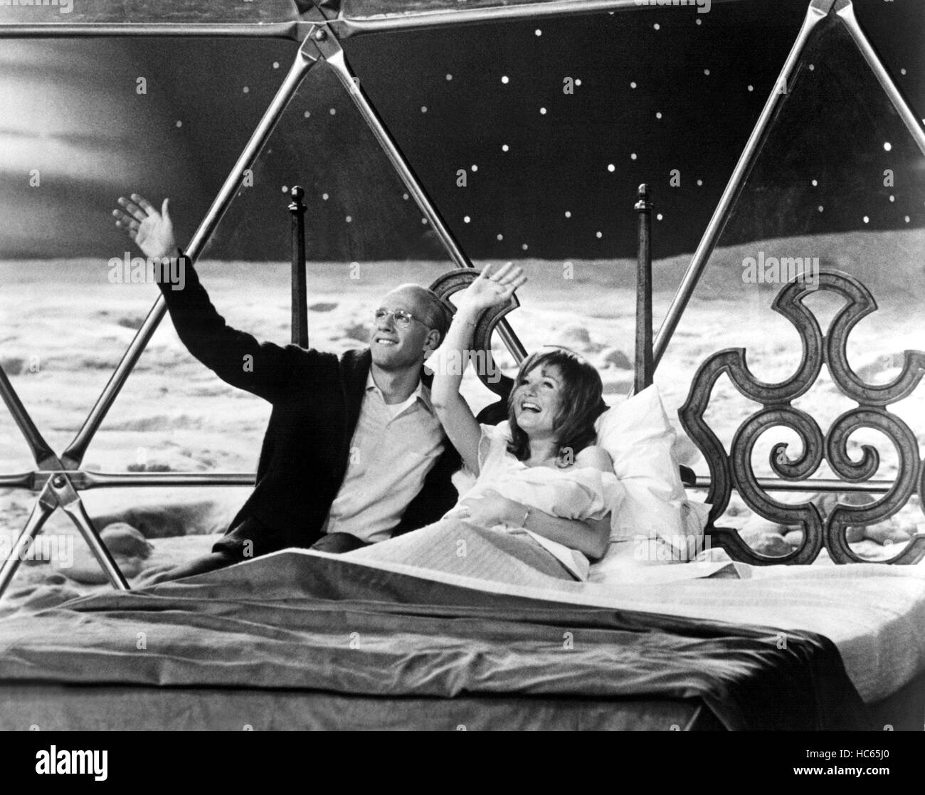 SLAUGHTERHOUSE FIVE, (aka SLAUGHTERHOUSE-FIVE), Michael Sacks, Valerie ...