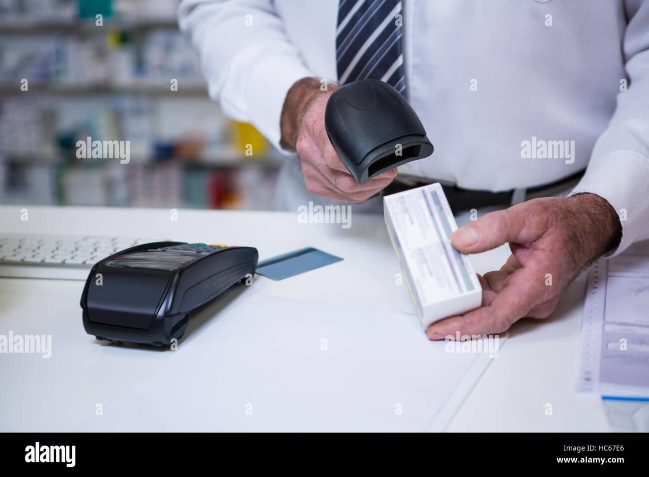 Hospital barcode scanner hi-res stock photography and images - Alamy