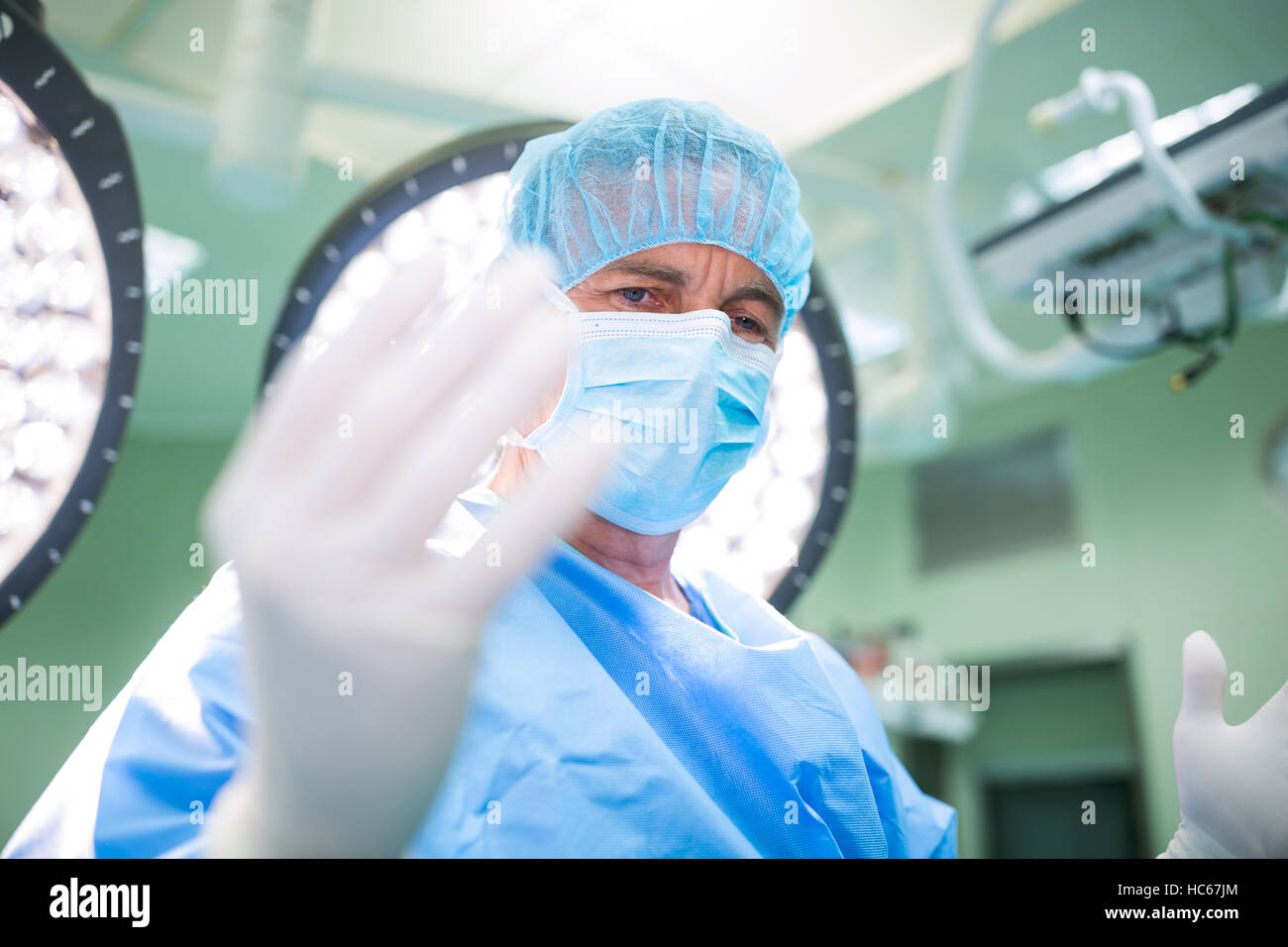 Surgeon preparing for operation in operation room Stock Photo - Alamy