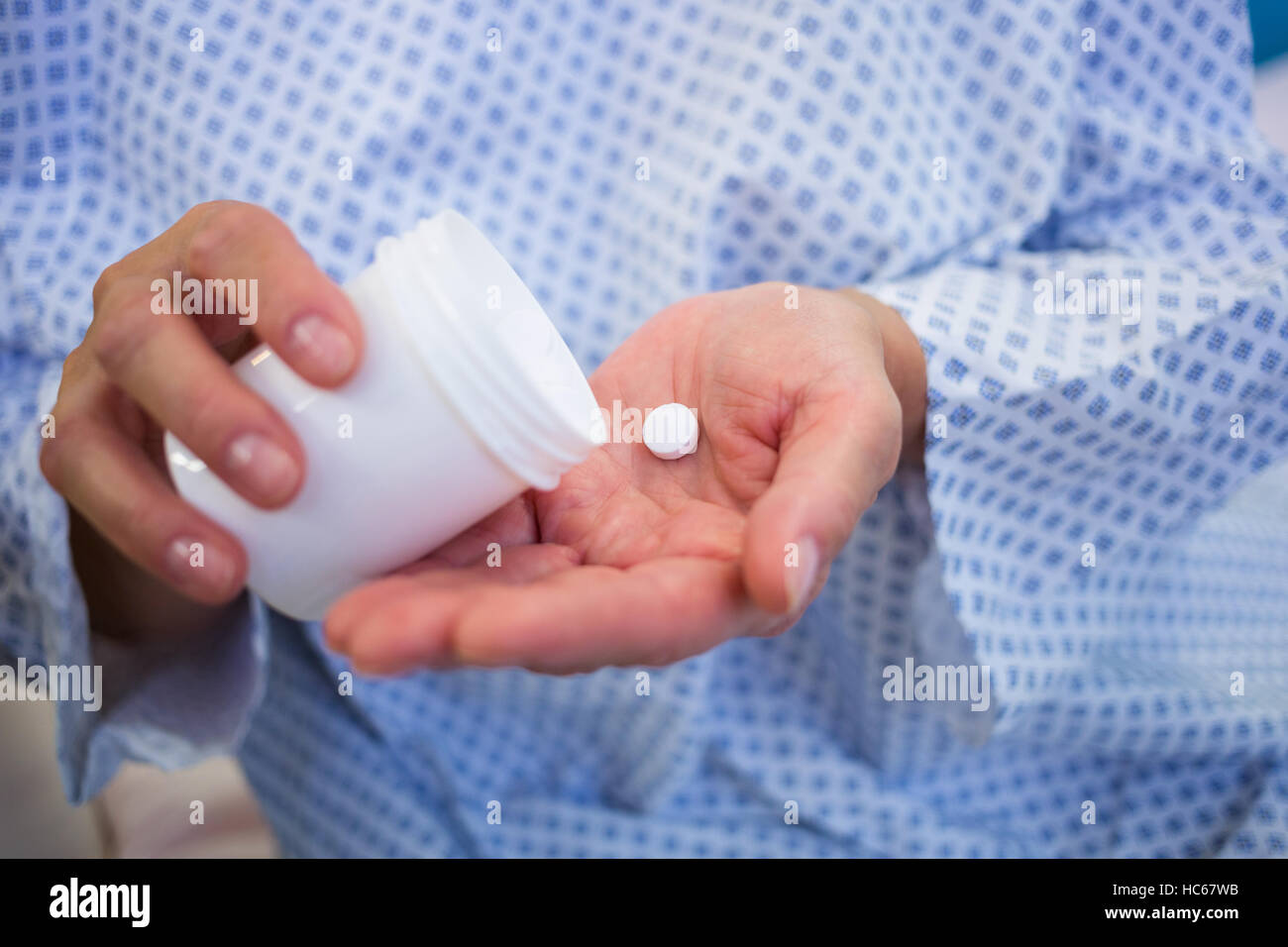 Hospital patient medication tray hi-res stock photography and images ...