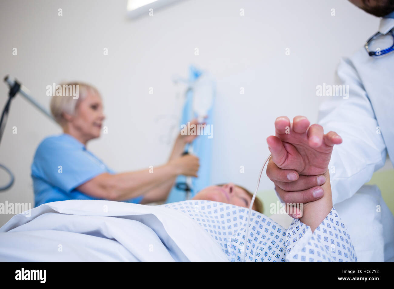 Doctor examining patients pulse Stock Photo - Alamy