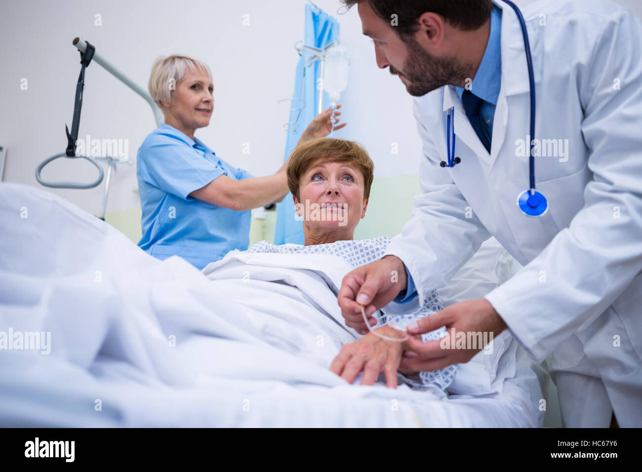 Female doctor attaching iv hi-res stock photography and images - Alamy