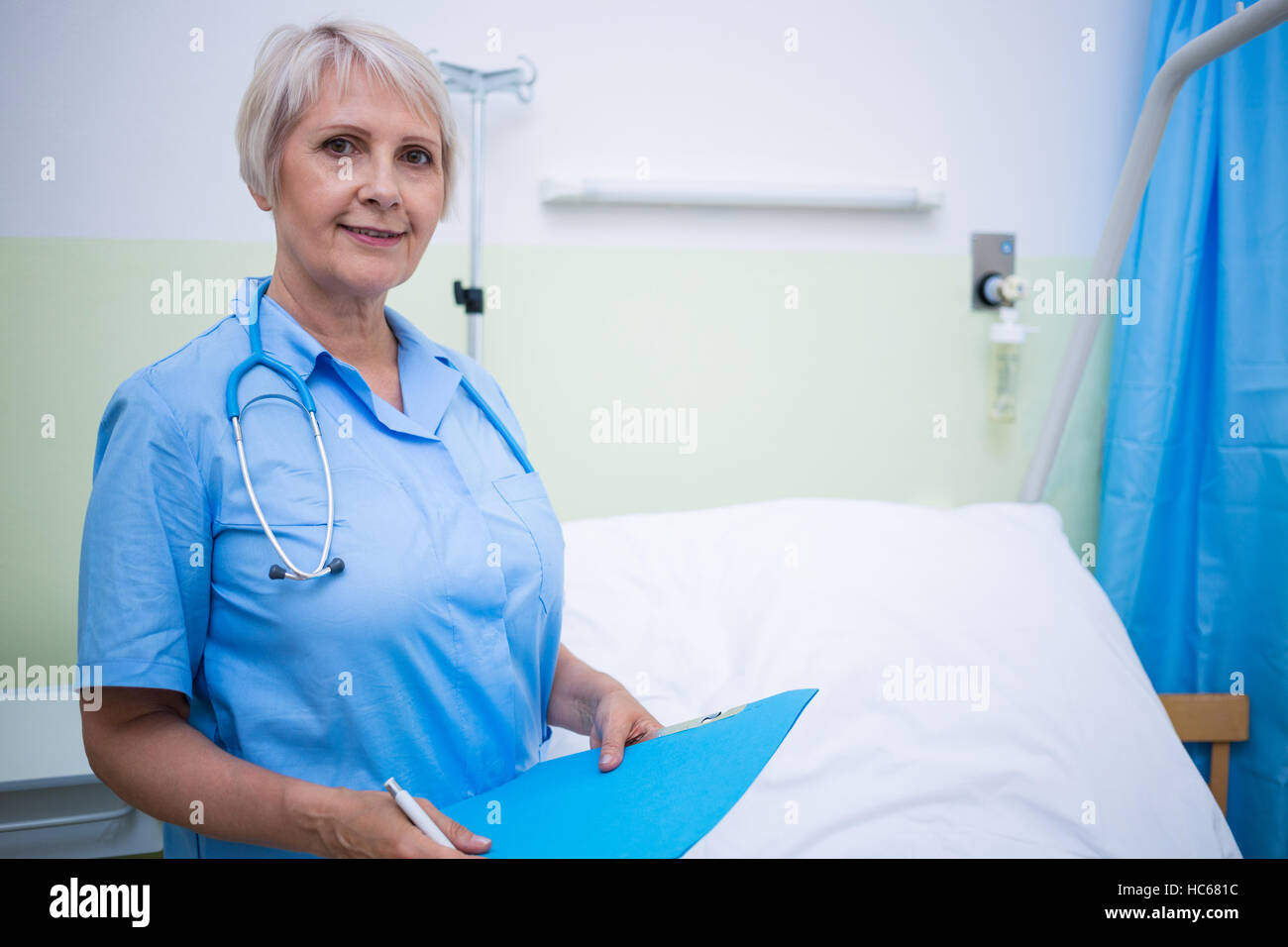 Portrait of nurse holding file Stock Photo - Alamy