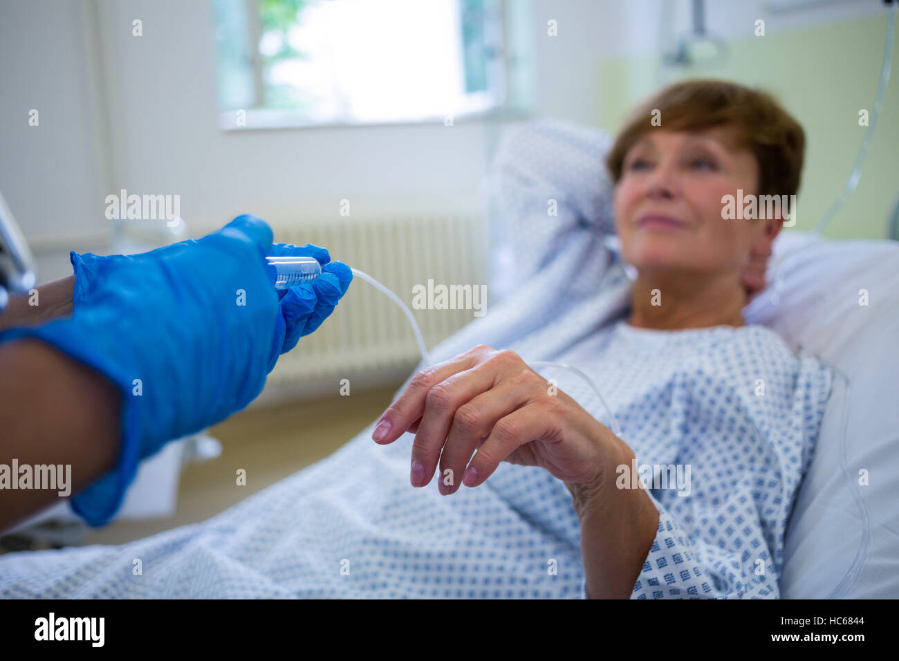 Syringe, injection, nurse, iv hi-res stock photography and images - Alamy