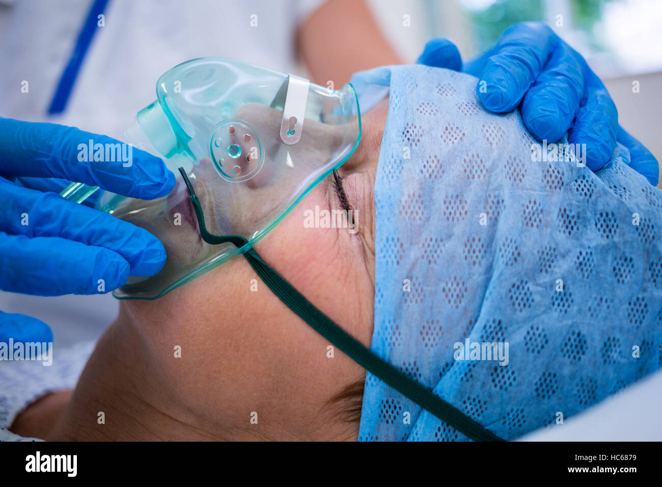Oxygen Mask Stock Photos & Oxygen Mask Stock Images - Alamy