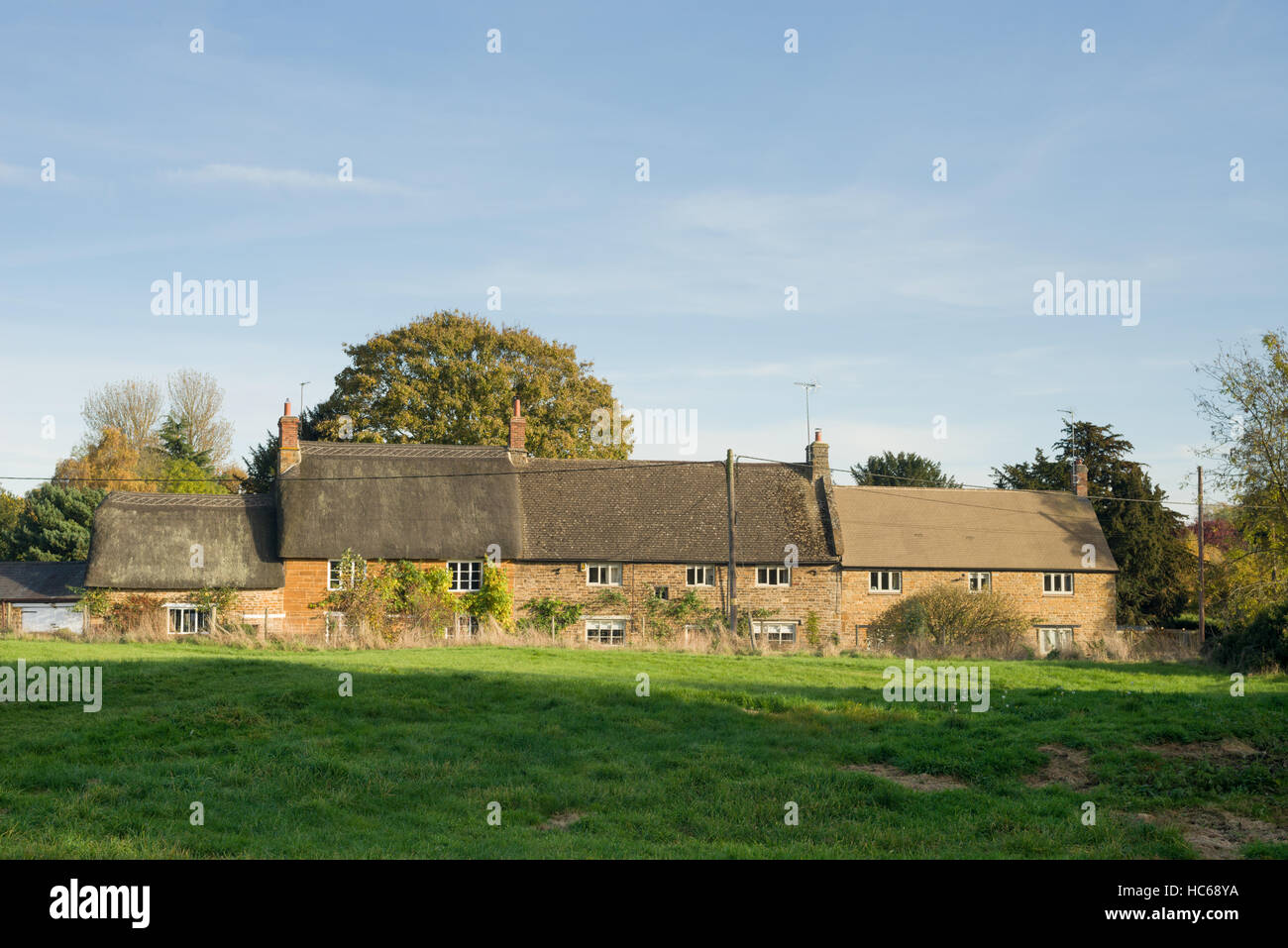 A row of cottages in the village of Chacombe, Northamptonshire, UK ...