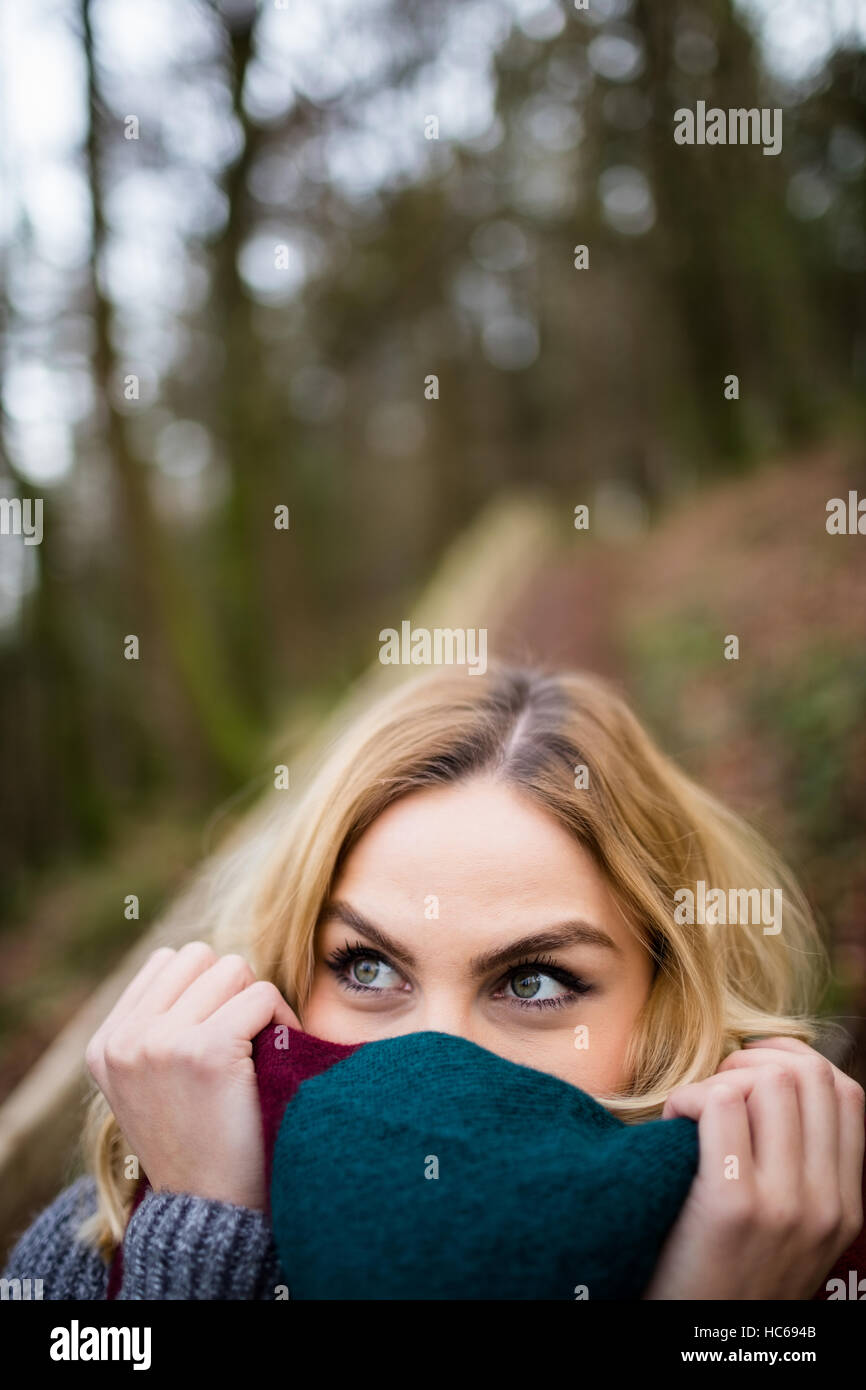 Beauty thinking smiling hi-res stock photography and images - Alamy