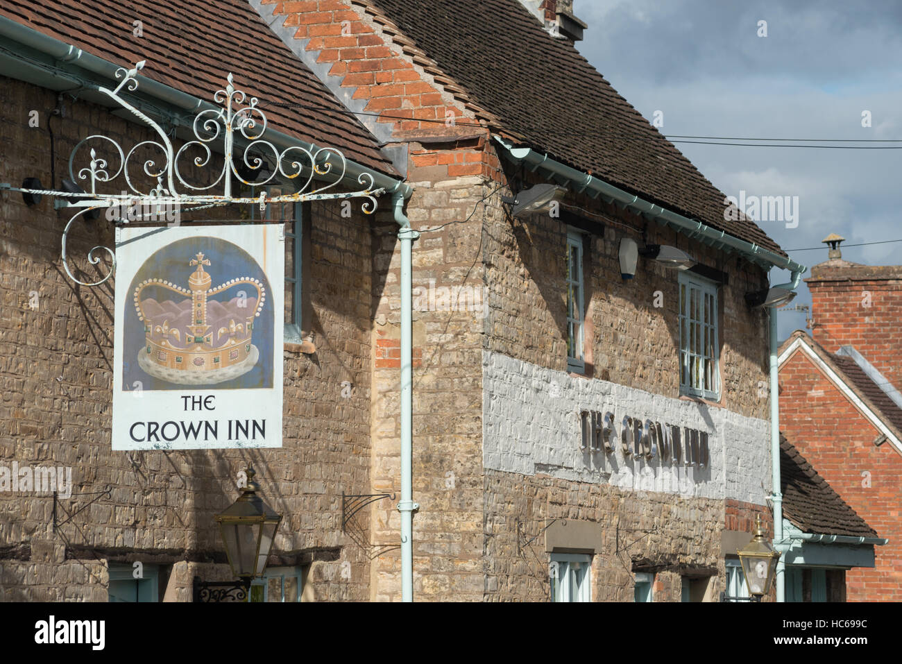 Pub inn building historic structure hi-res stock photography and images ...