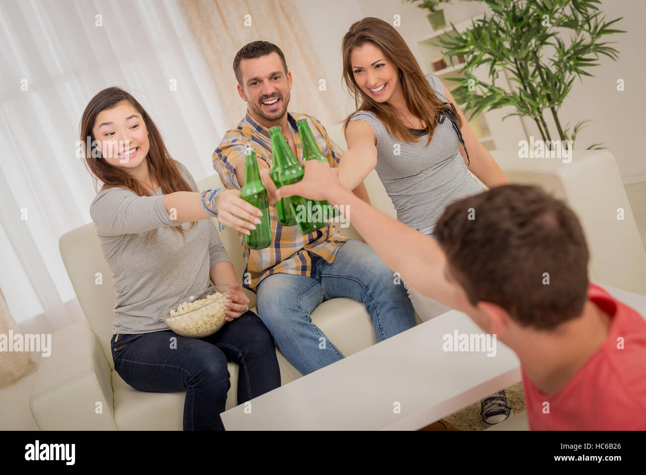 Four men cheers beer hi-res stock photography and images - Alamy