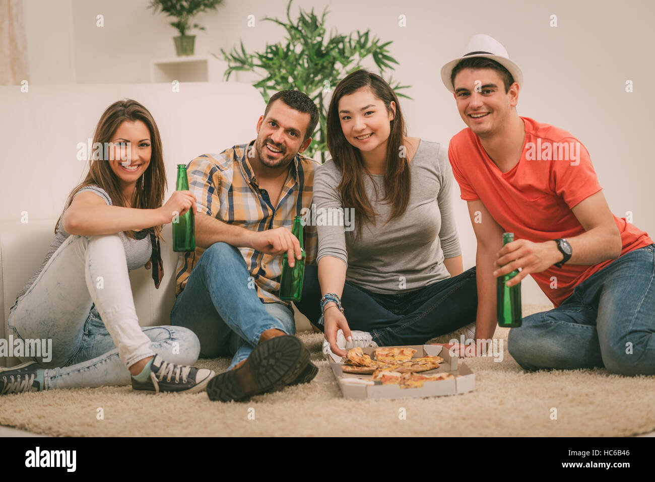 Hanging out with friends at home hi-res stock photography and images ...