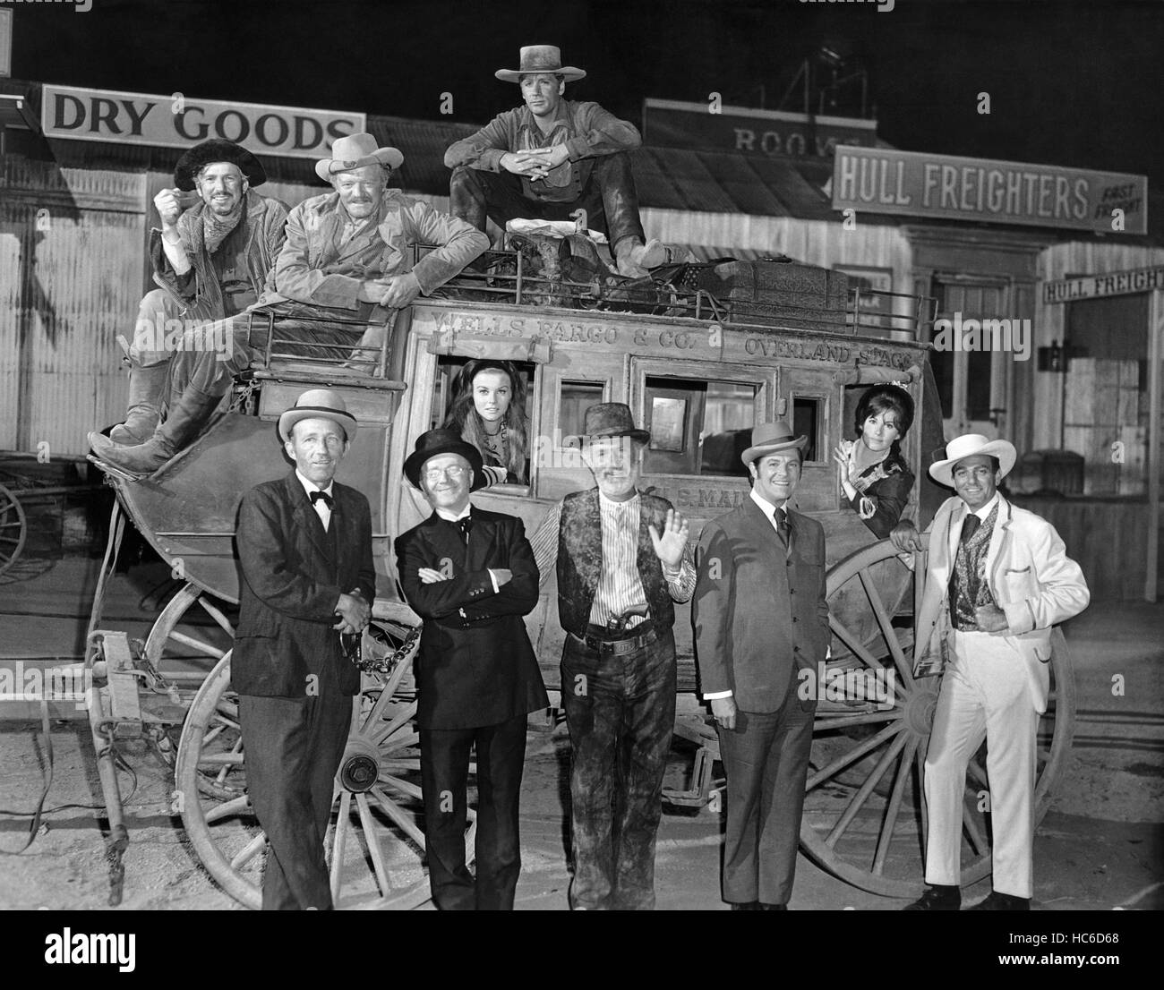 STAGECOACH, (front), Bing Crosby, Red Buttons, Keenan Wynn, Robert ...