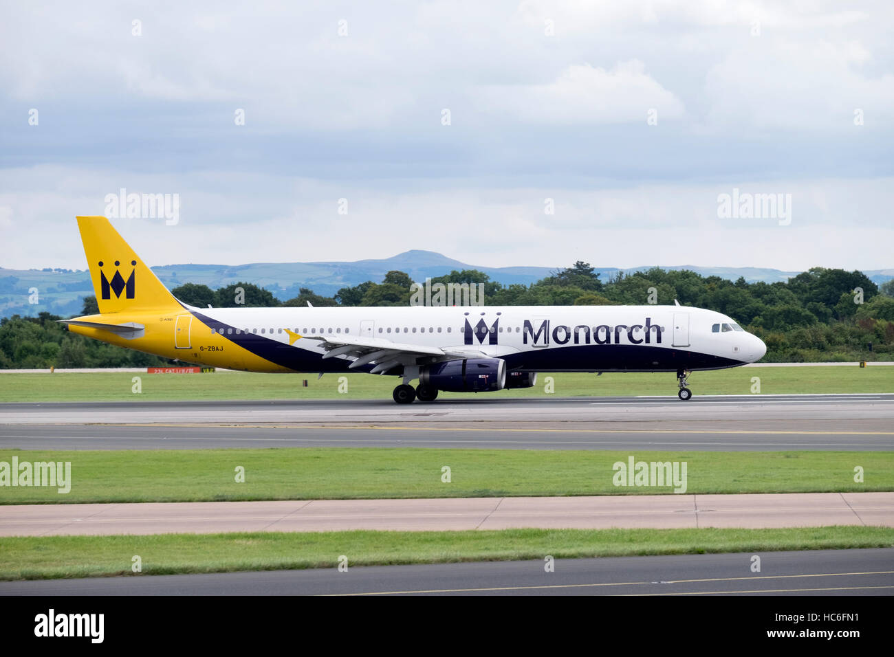 Monarch plane hi-res stock photography and images - Alamy