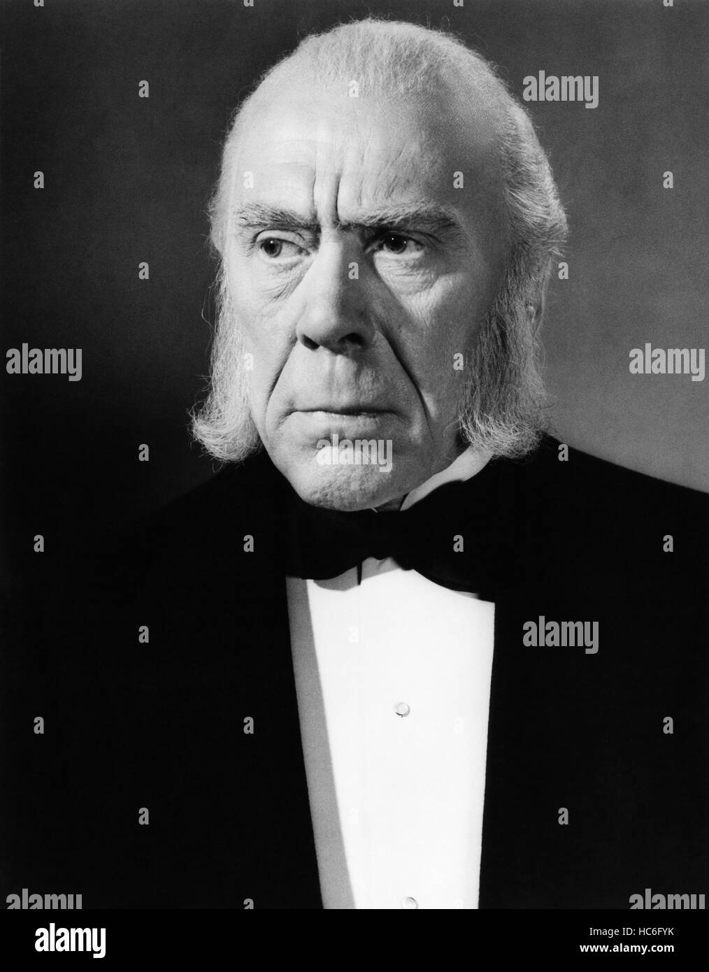 THE SWAN, Leo G. Carroll, 1956 Stock Photo - Alamy