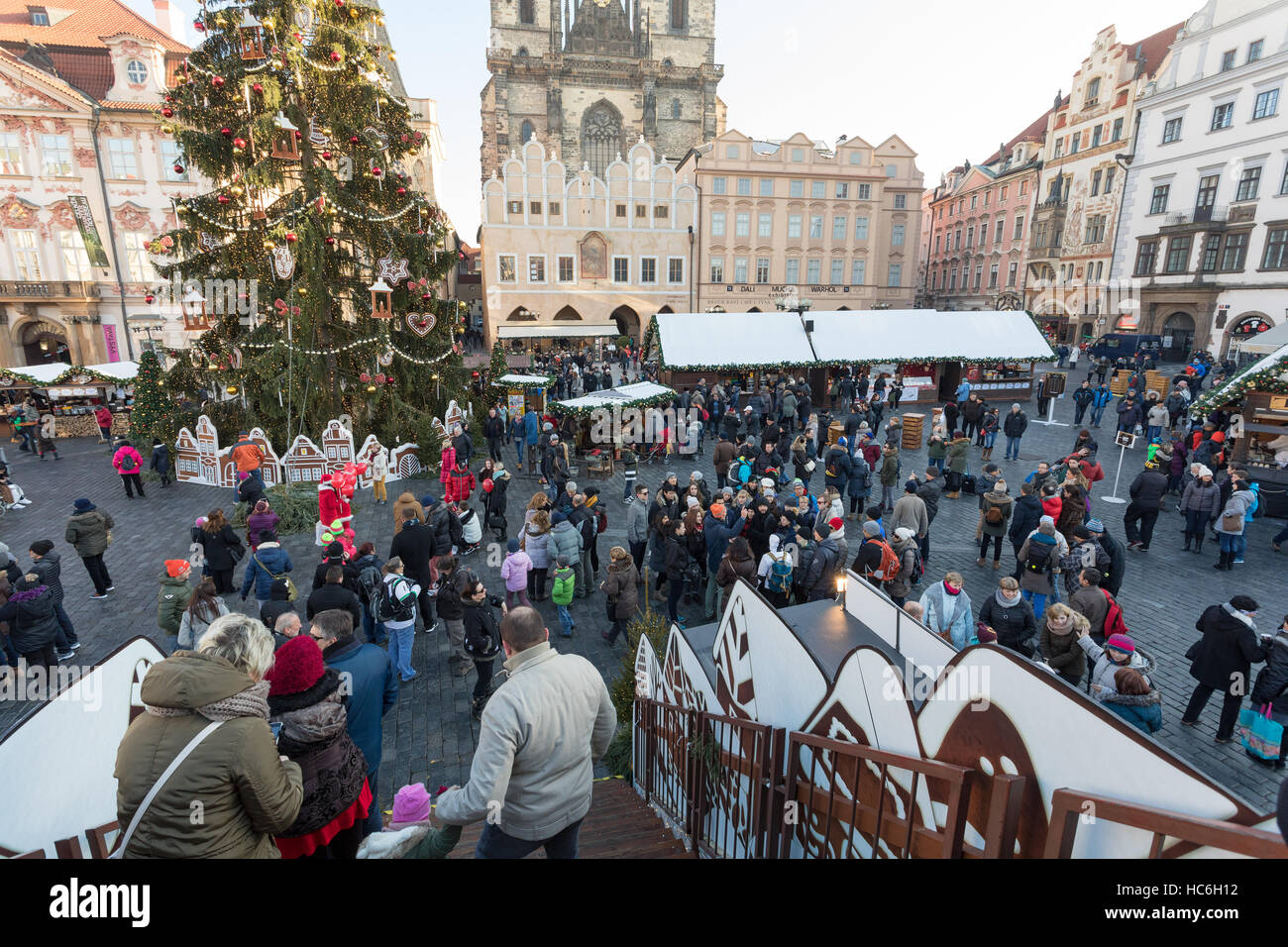 PRAGUE, CZECH REPUBLIC - DECEMBER 3, 2016: Peoples on the famous advent ...